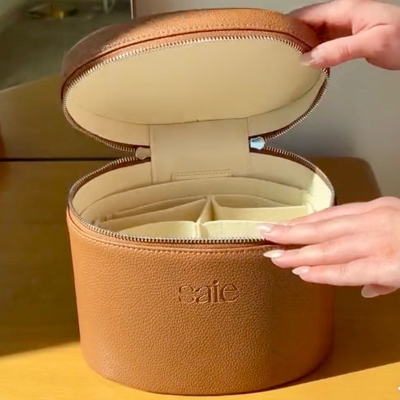 Saie | Bags | Saie The Vanity Case Medium Train Case Stylish New ...